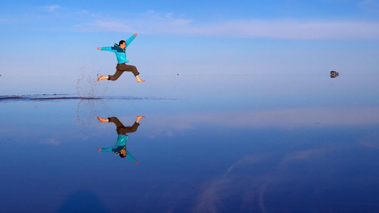传说中的「天空之镜」（乌尤尼盐沼）真的像照片那么美吗？ - 知乎