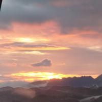 小陈 的想法: 美的世物就瞬间 | #寻找最美落日 🌄分享快门里的: 📷 分享我的拍摄设备： 💡 瞬间背后的故事：