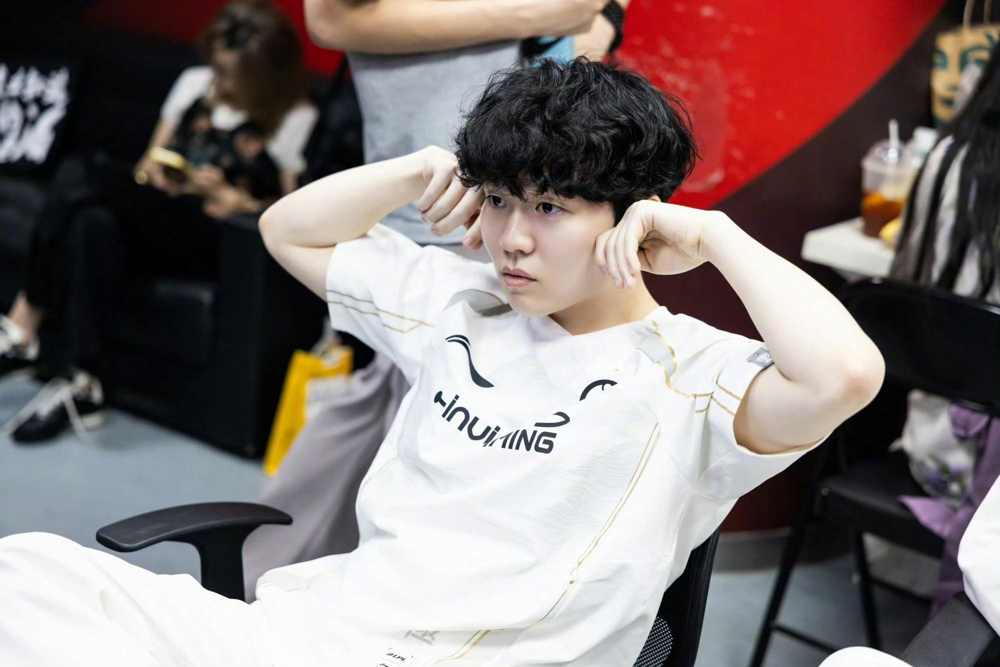 LOL小汪 的想法: IG满足哪些条件才能进入世界赛 | LPL第三赛段赛程已经过半，S15世界赛倒计时五十二天，IG满足哪些条件才能进入世界赛。近期IG战队势气一路高涨，哪如何才能前往S15 ...