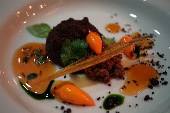 上海紫外线餐厅（Ultraviolet by Paul Pairet）是一个怎样的餐厅，就餐体验如何？ - 知乎