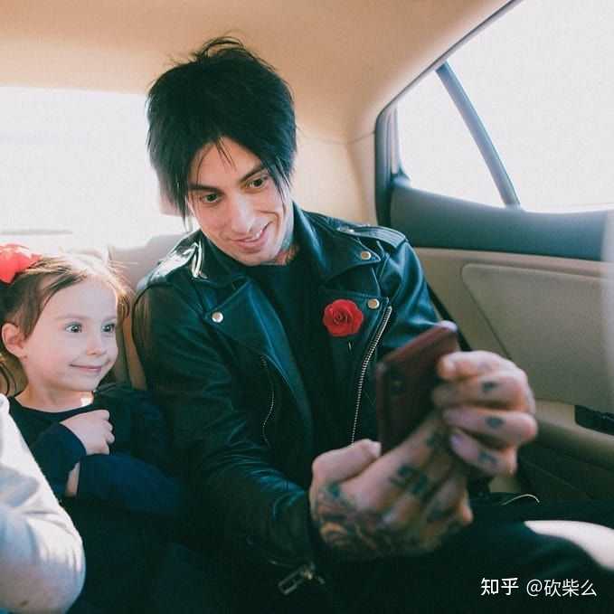 如何评价摇滚乐队Falling In Reverse及其主唱ronnie？ - 知乎