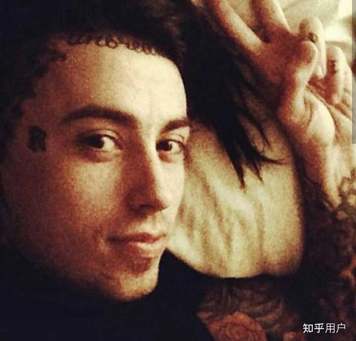 如何评价摇滚乐队Falling In Reverse及其主唱ronnie？ - 知乎