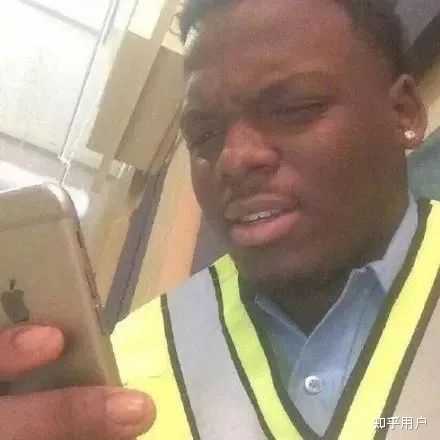 有哪些有趣的地铁老人看手机表情包？ - 知乎