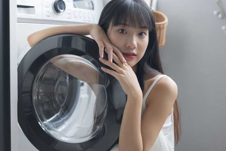 买了索尼a7m4，拍人像推荐什么镜头？ - 知乎