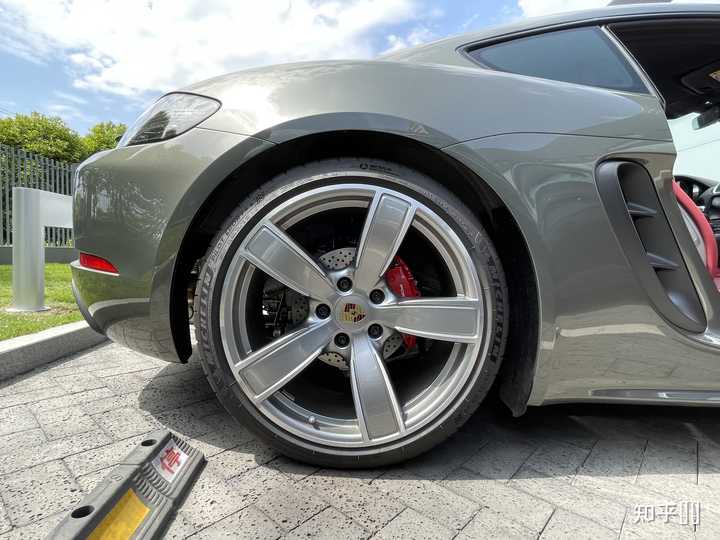 保时捷718选硬顶还是敞篷？ - 知乎