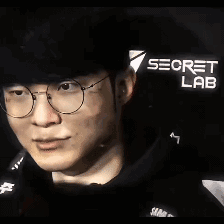 谁有faker那个憋笑图？ - 知乎