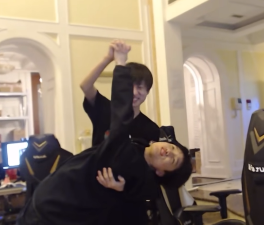 《英雄联盟》职业选手 XLB 宣布退役「到 RNG 时以为自己是天命之子」，如何评价他的职业生涯？ - 知乎