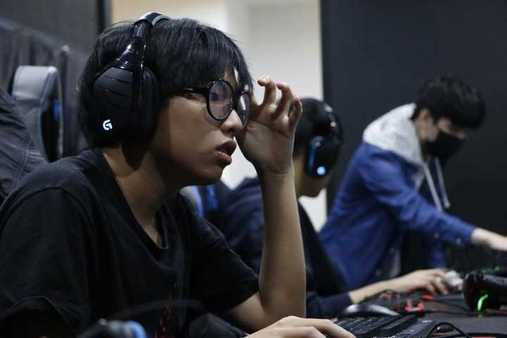 如何评价罗技G733无线游戏耳机？ - 知乎