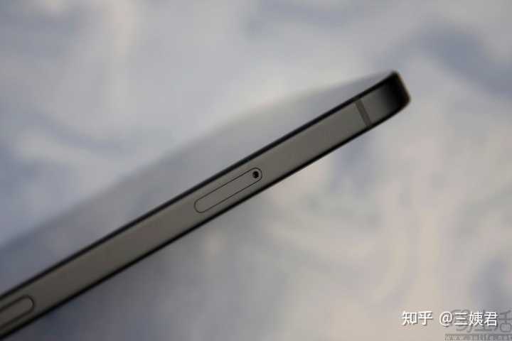 iPhone 15 系列实机外观展示，该机型有哪些设计亮点？ - 知乎