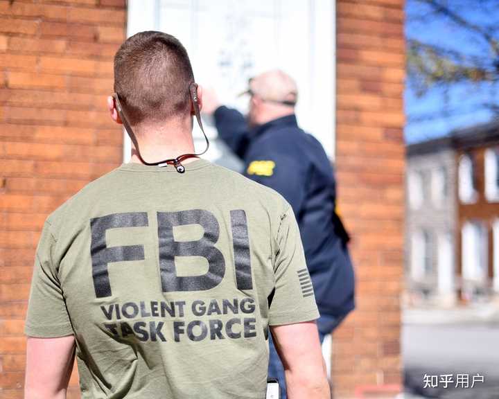 fbi日常上班到底都穿什么的？ - 知乎