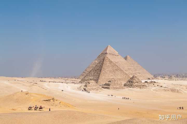 单镜头出门，买松下28200还是24105？ - 知乎