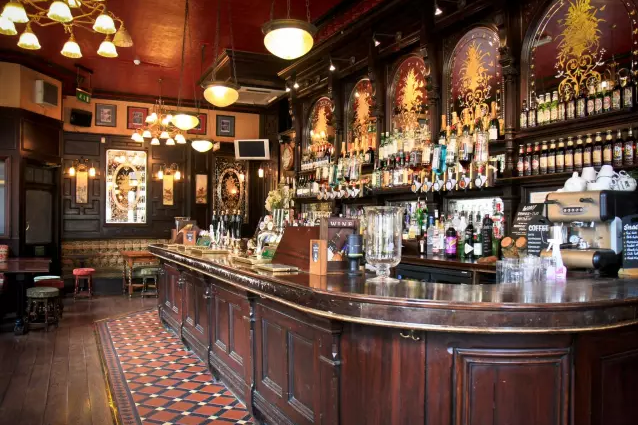 Club、Bar 与 Pub 有什么区别？ - 知乎