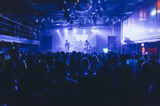 Club、Bar 与 Pub 有什么区别？ - 知乎