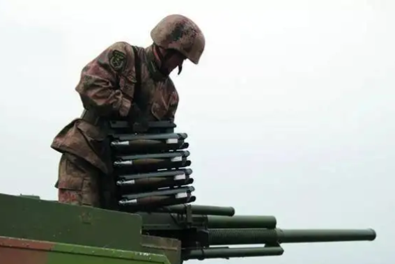 82毫米速射迫击炮的身管是滑膛结构还是线膛结构？加长到45倍口径会合适吗？ - 知乎