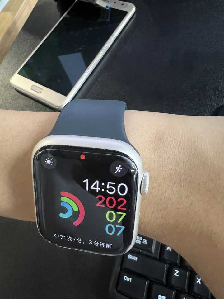 想问一下Apple Watch这样的划痕怎么修复啊? - 知乎