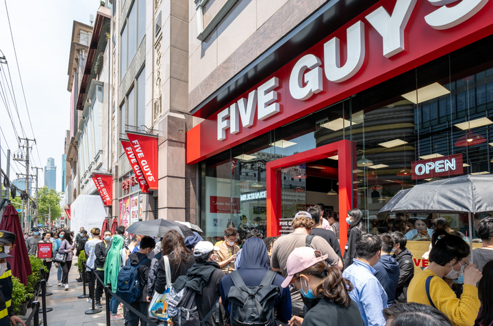 如何评价美国的连锁汉堡品牌Five Guys进入中国内地开店？ - 知乎