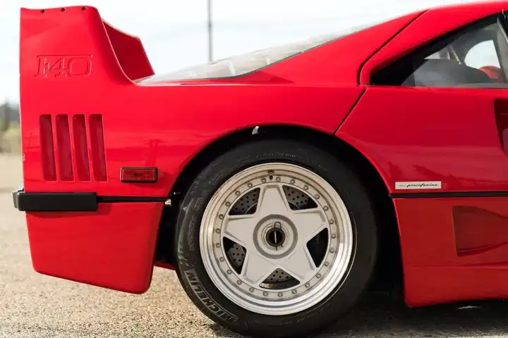 法拉利f40优秀在何处？为什么有人将它视为跑车中最伟大之一？ - 知乎