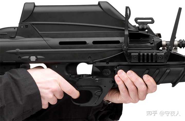FN F2000突击步枪是不是为了设计而设计？ - 知乎