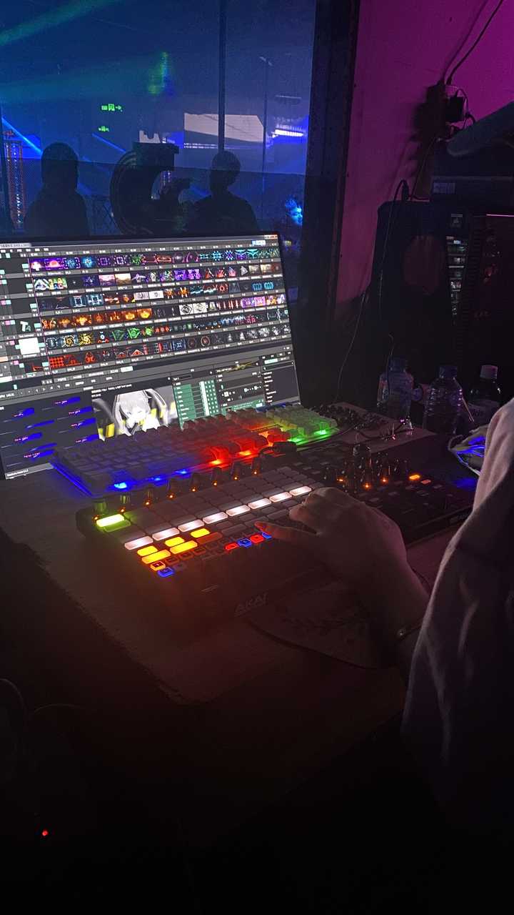 有大神可以说说一般VJ用的那种软件？ 这个学起来难吗？ - 知乎