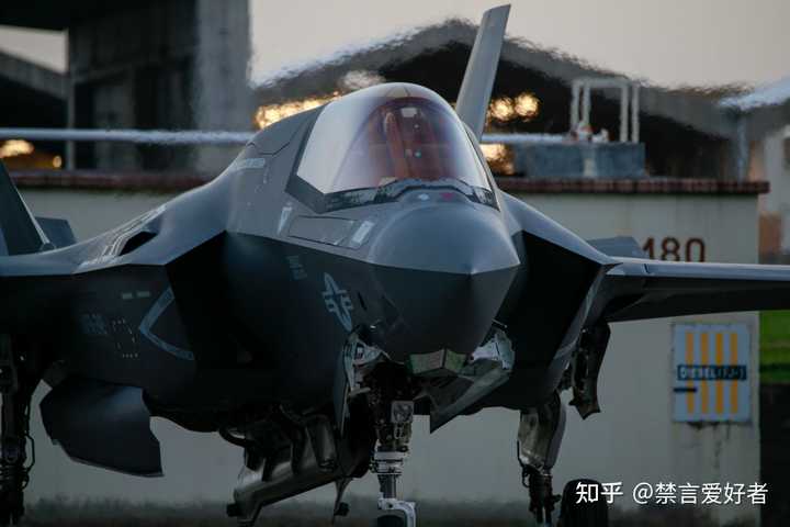 f35b到底是真的适应战场需求还是老美为了赚小航母国家的钱？f35b相比弹射f35c的优势是什么？ - 知乎
