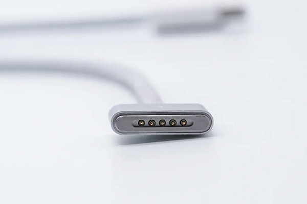 2023 MacBook Pro 有 Type-C 接口，为什么还要设计 MagSafe3 接口充电？ - 知乎