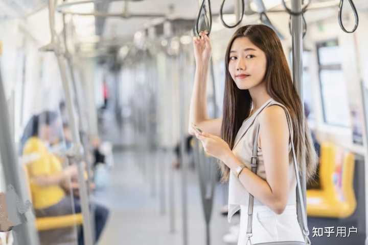 to and from 与 to and fro 都可表示 “来回”、“往复”，用法上有何区别？ - 知乎