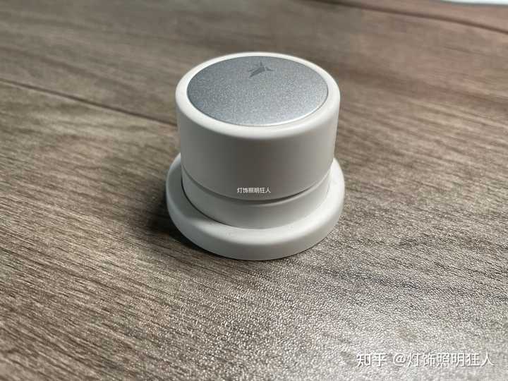 无极调光灯和三色调光有什么区别？ - 知乎