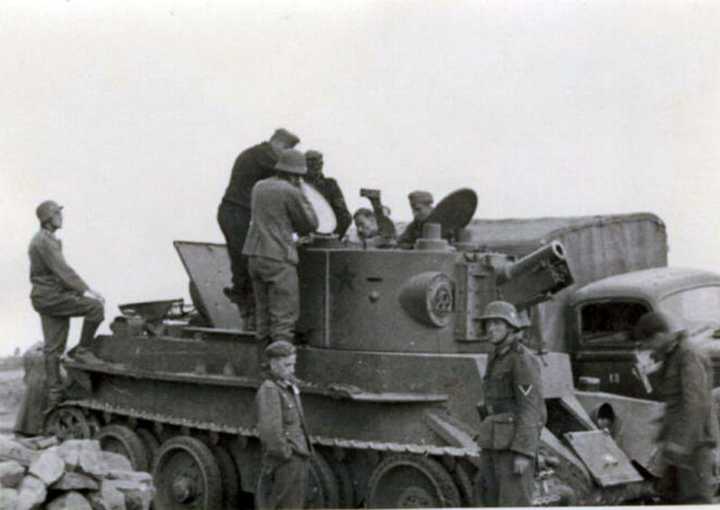 如何评价BT-7快速坦克(30年代苏联著名的坦克)? - 知乎