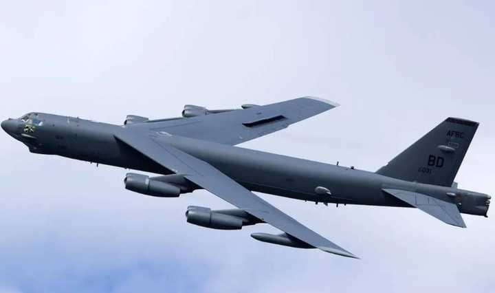 如何评价美国B52远程战略轰炸机？ - 知乎