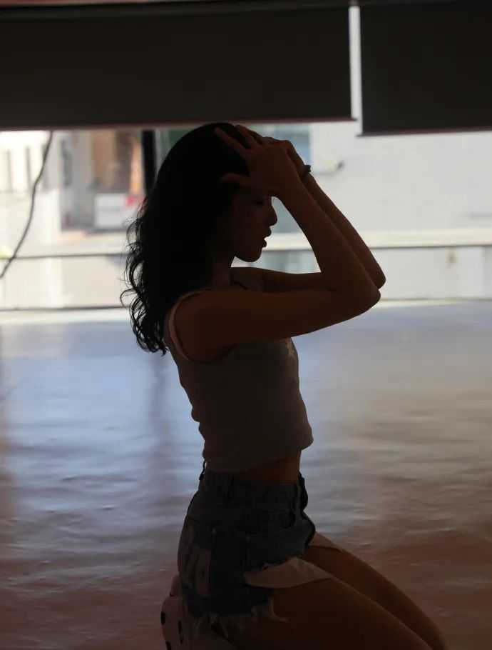 Yamy 被判赔偿前经纪公司 100 万元，曾自爆被职场 PUA，哪些信息值得关注？ - 知乎