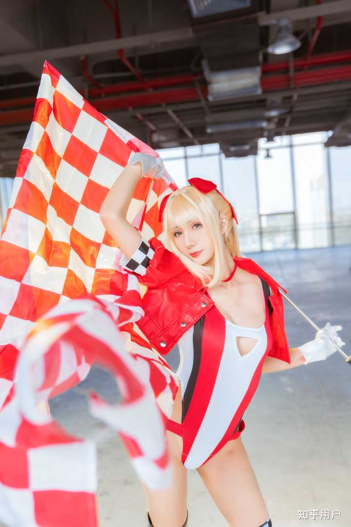 主要拍人像 漫展 只是爱好者 镜头选择24-70 85还是35+85呢 ? - 知乎