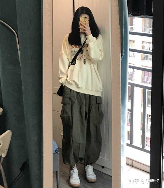 军绿色的工装裤怎么搭配上衣？ 知乎