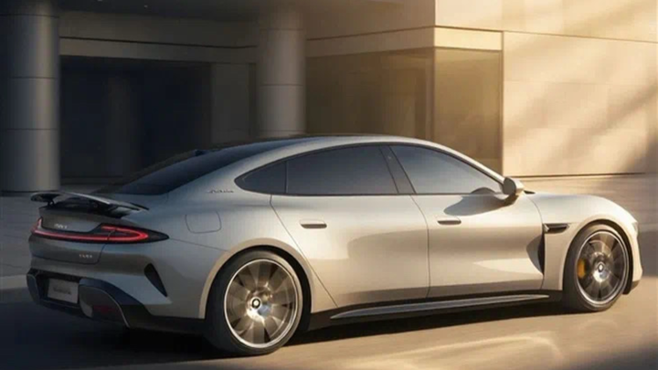 网传疑似「小米SU7 L」路测谍照流出，就是纯粹加长吗？空间舒适和性能操控对你来说哪个更重要？ - 知乎