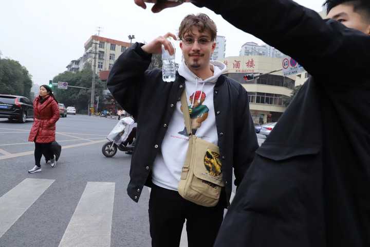 如何评价bbno$这个歌手？ - 知乎