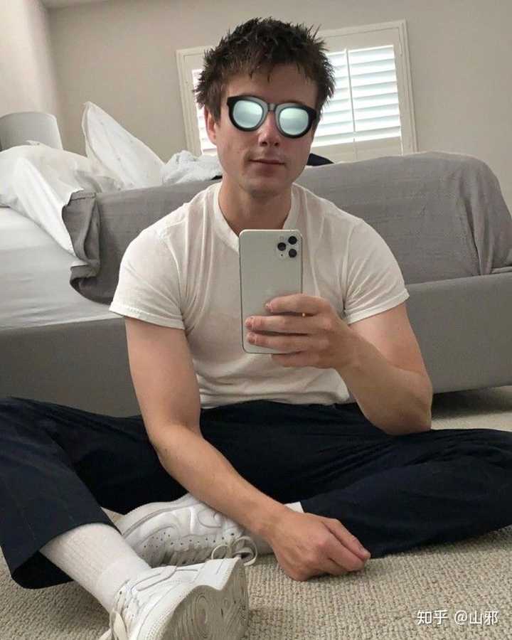 如何评价歌手Alec Benjamin？ - 知乎