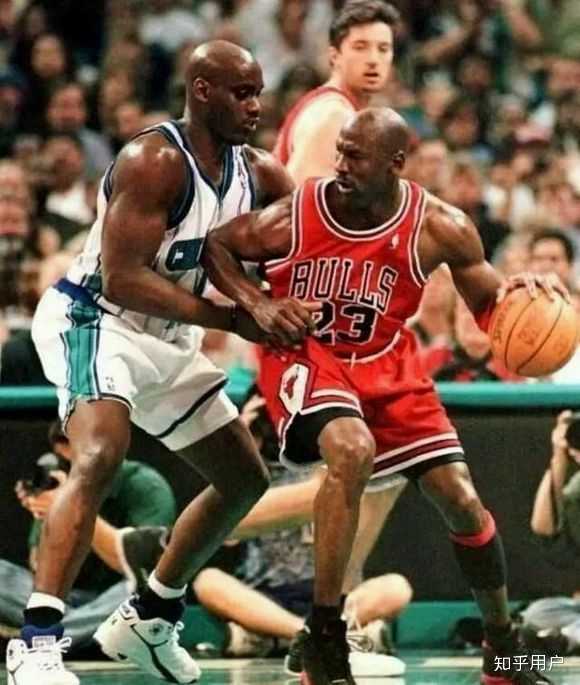 NBA 90 年代被提及的「非法防守」和「hand-check」是什么意思？它们被取消的原因是什么？ - 知乎