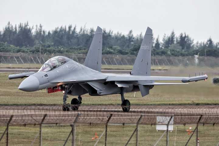 EF18咆哮者、歼16D、台风EK，这三款电战机相互对比怎样？ - 知乎