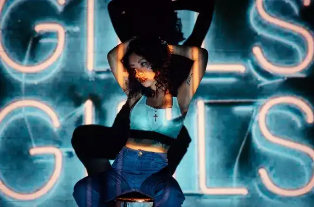 如何评价万妮达的新歌《场上称霸》？ - 知乎