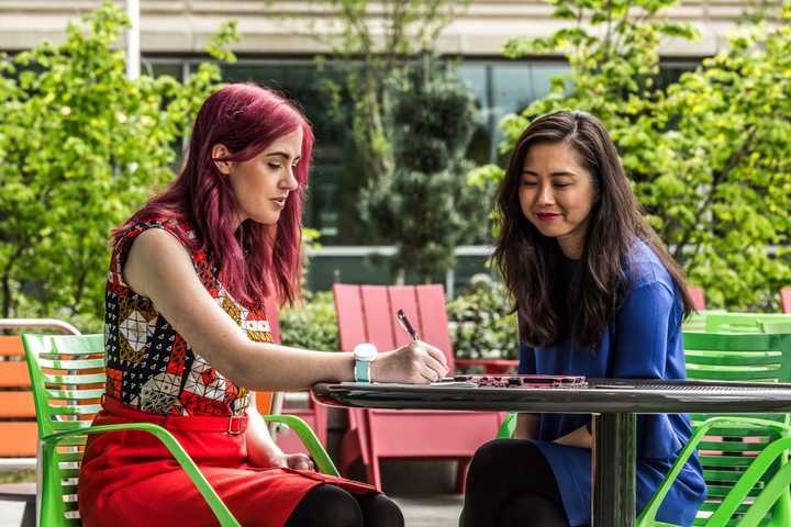 如何评价在微软 Build 2017 大会亮相的智能穿戴设备 Emma Watch？ - 知乎