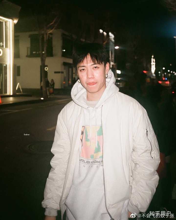 有无姐妹帮我科普一下造雨社的BLOO 我最近好迷他 或者有没有推荐的其他南韩rapper？ - 知乎