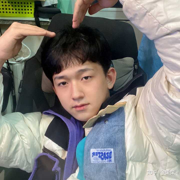 为什么自拍的时候,非镜像的情况下感觉自己很丑,脸都是歪的? 知乎