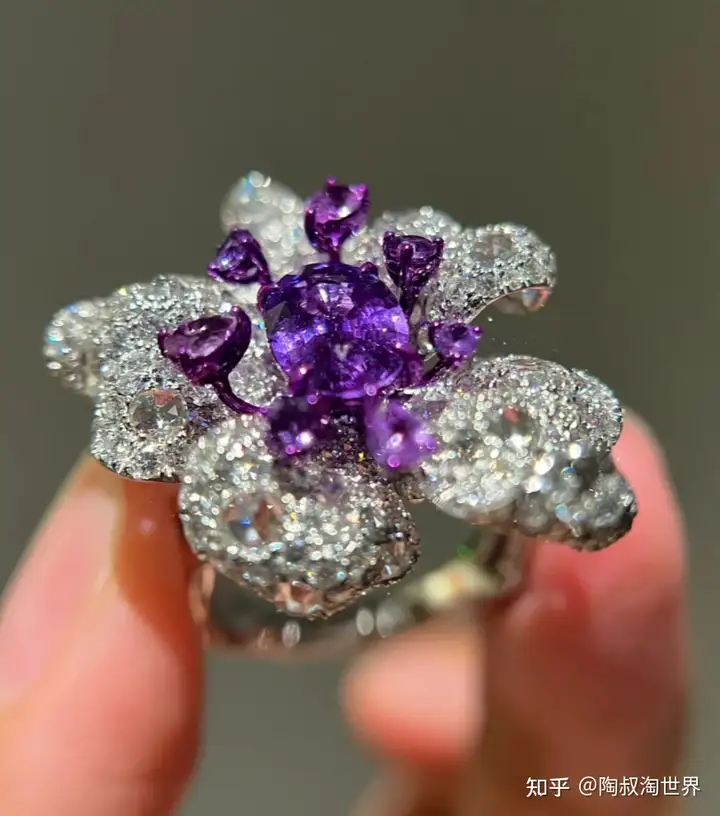 今天流行紫色，有什么颜色跟紫色是绝配？ - 知乎