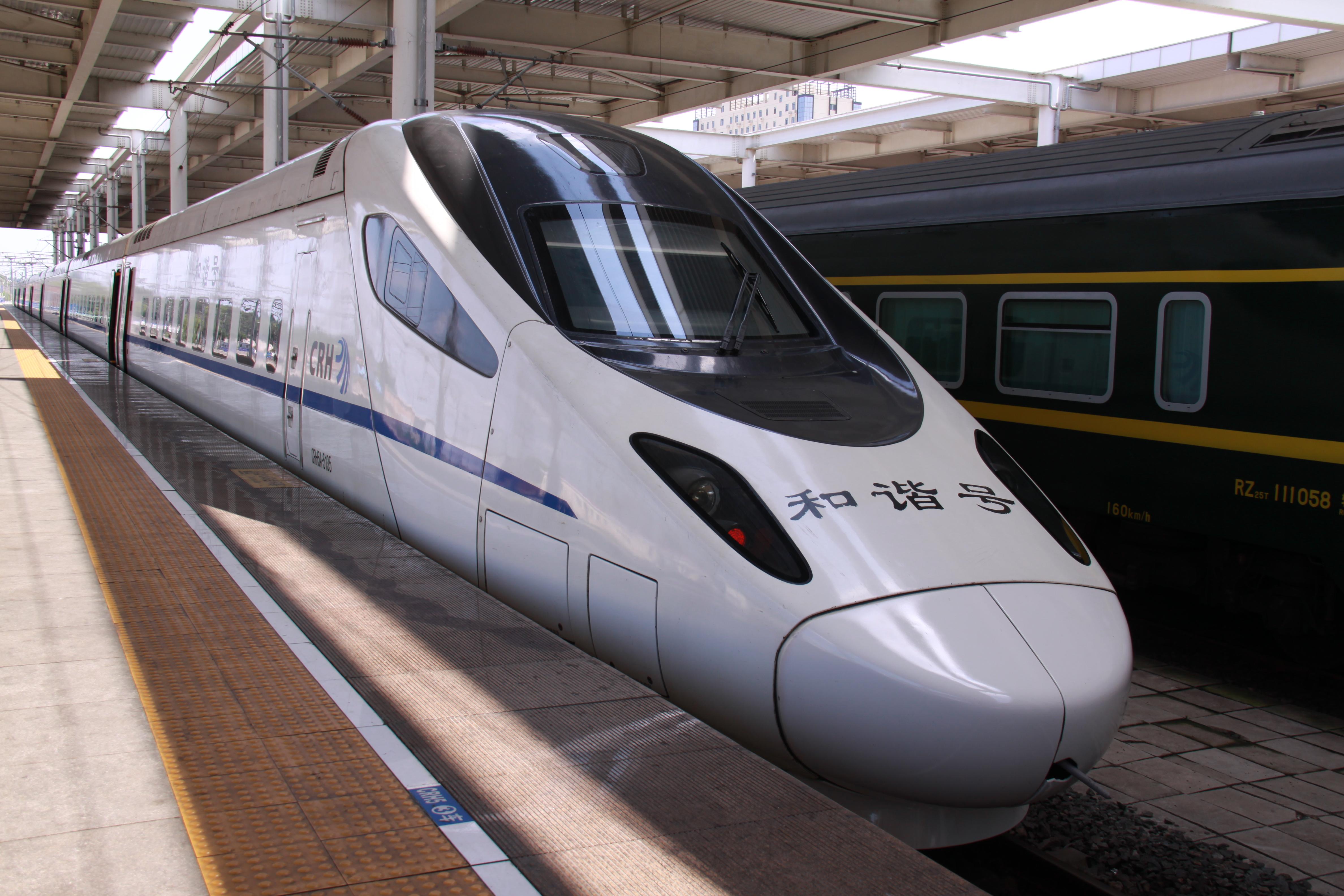 CRH动车组的结构是怎样的，和普通列车的区别在哪里？普通列车的普快、特快、直达在车体结构上又有什么不同？ - 知乎