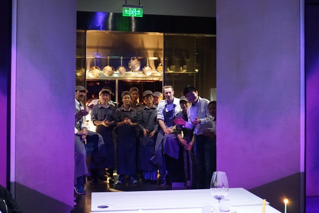 上海紫外线餐厅（Ultraviolet by Paul Pairet）是一个怎样的餐厅，就餐体验如何？ - 知乎