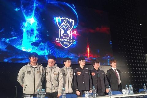 KOO&SKT赛前采访，Faker：夺冠和绿菜花发型是我送粉丝的礼物 - 知乎