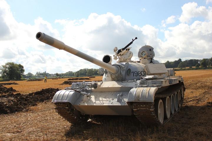 俄罗斯将T55坦克送上乌克兰战场，真的快撐不住了？ - 知乎