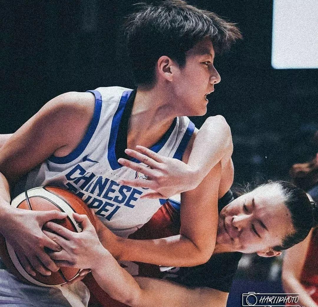 直不起来了！这个WCBA球员比某坤更帅气迷妹一箩筐！ - 知乎