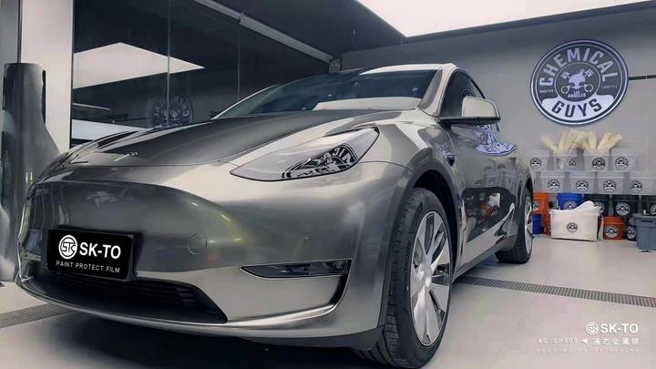 超亮金属的金属质感，SKTO-特斯拉model Y 液态金属银改色膜 - 知乎