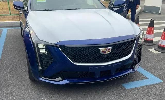 换代CT5抵达4S店，9K曲面屏+126色氛围灯，凯迪拉克挺直腰杆了？ - 知乎