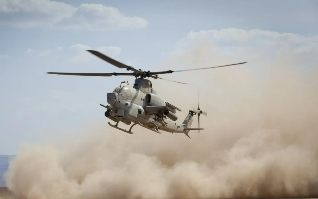 火力不输阿帕奇！AH1Z“蝮蛇”武装直升机，美军为何不再买了？ - 知乎